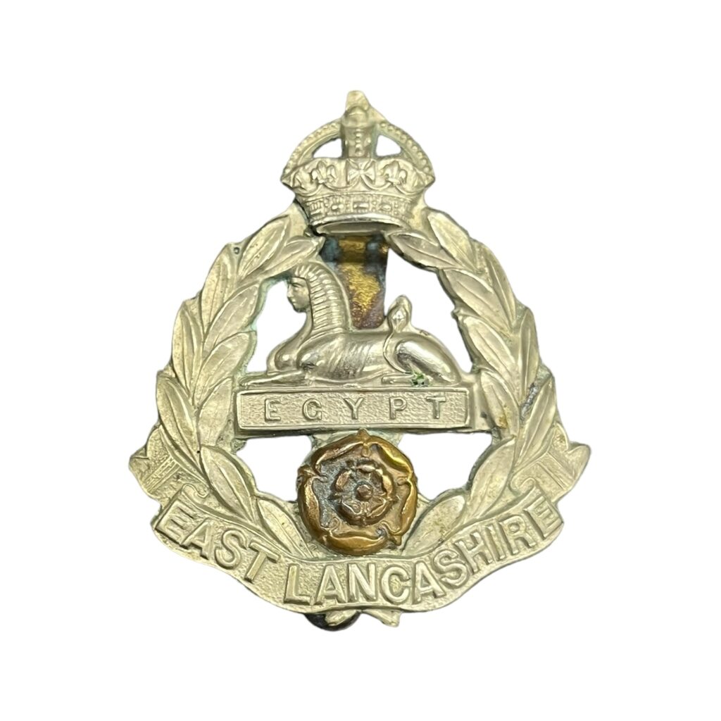 The East Lancashire Regiment Cap Badge with KC (B094) | Allied Militaria